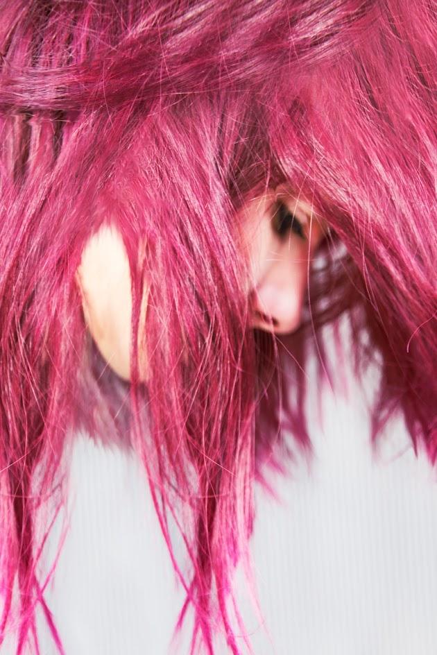 Histoire de cheveux | III - Blond, rouge, rose... - Red Amentia